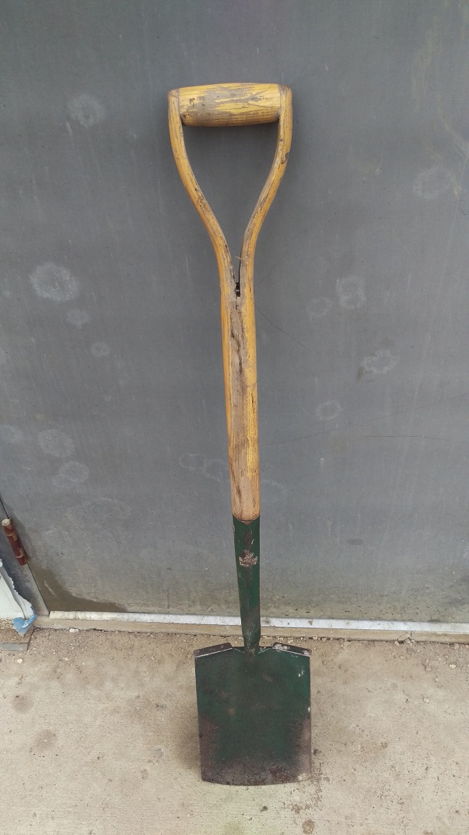 Gear Review - Bulldog Spades - Ember Archaeology